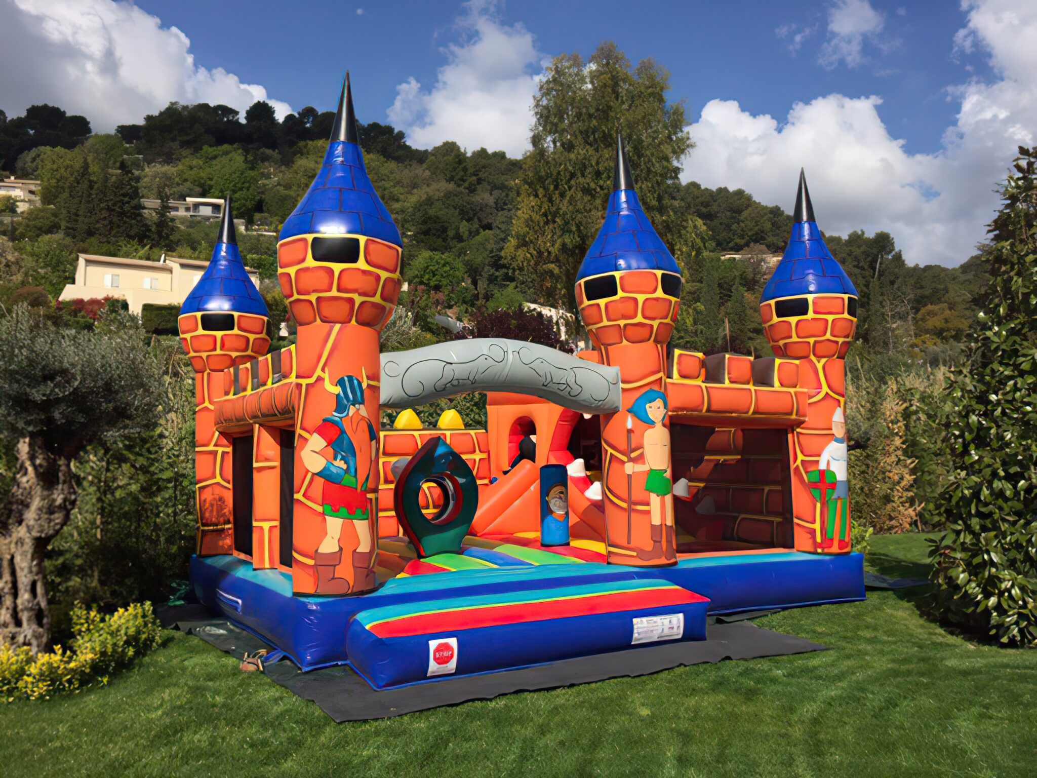 Château gonflable géant pour les 3 à 12 ans par Baby Truck, spécialiste ...